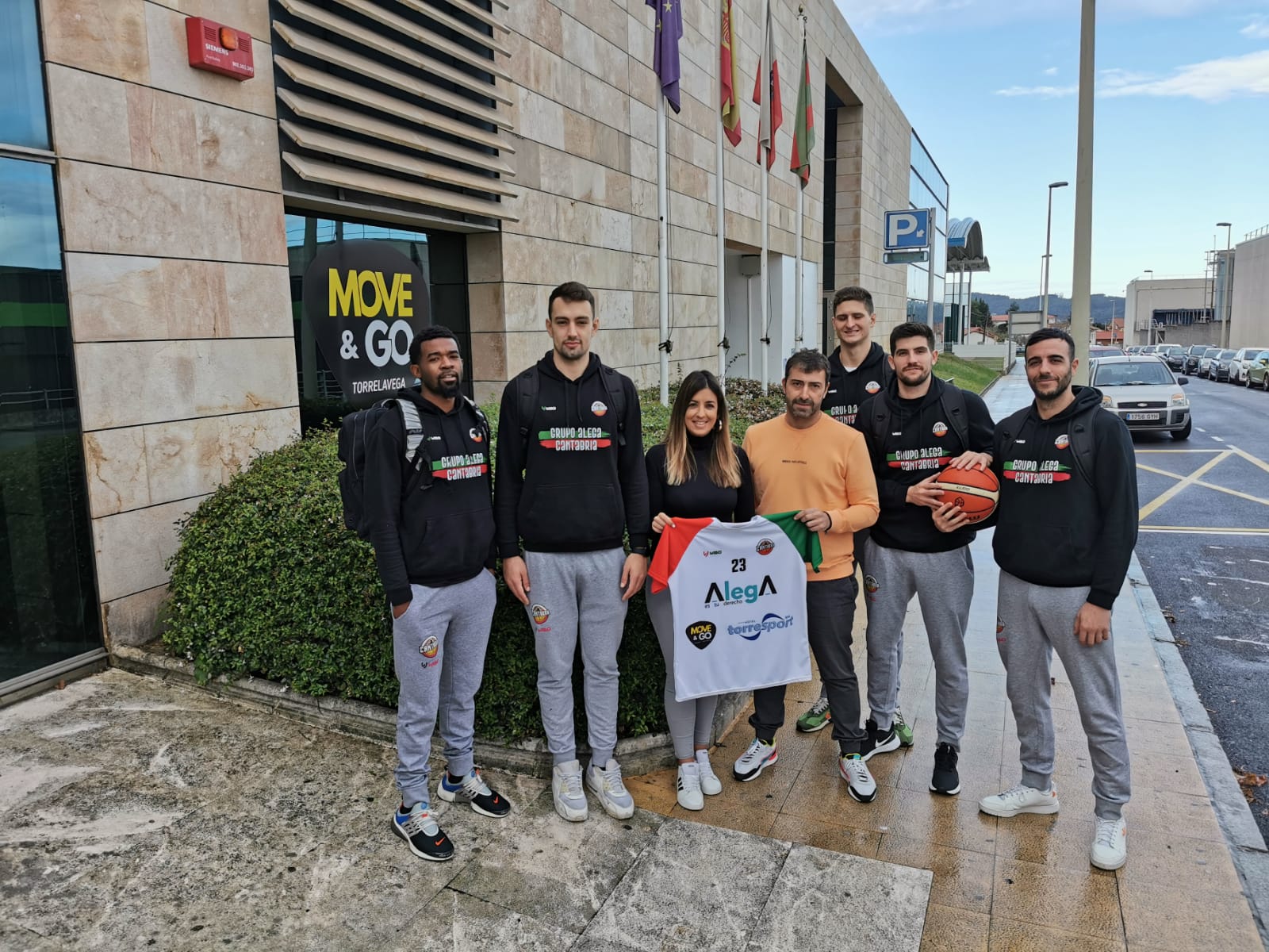 El Grupo Alega Cantabria de baloncesto entrena en Move&Go Torrelavega ...